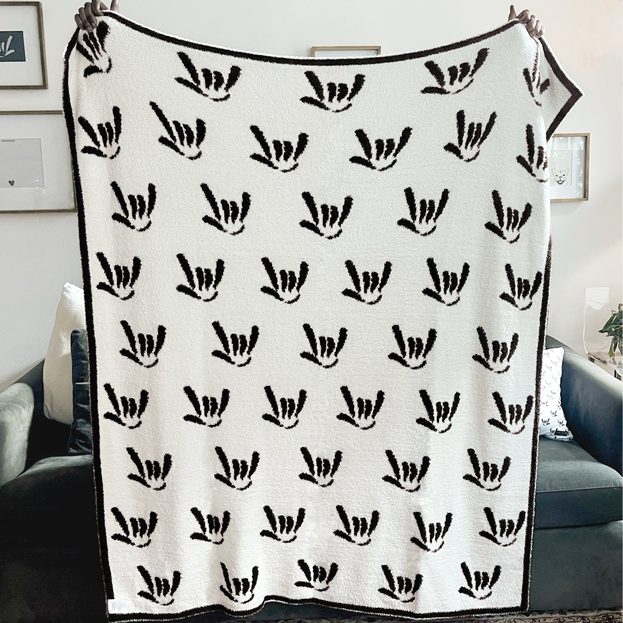 THROW BLANKET ILY SIGN – By Mara